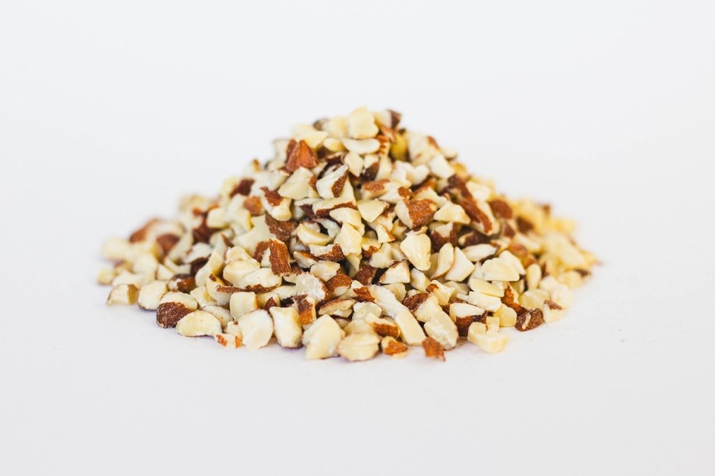 Almond Small Pieces 1 kg. | www.pecaninis.com